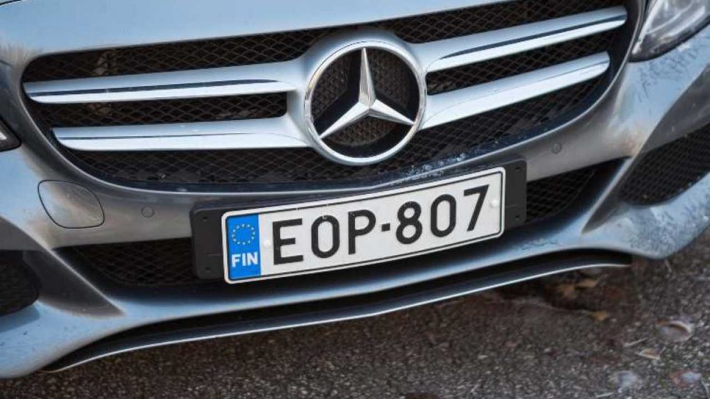 Ufficiale, VIETATE le targhe auto con queste lettere: controlla subito ...